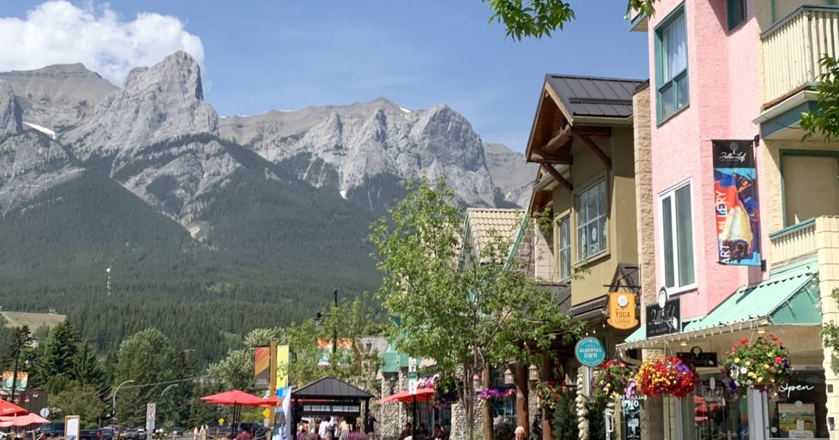 Downtown Canmore: Shops & Stores